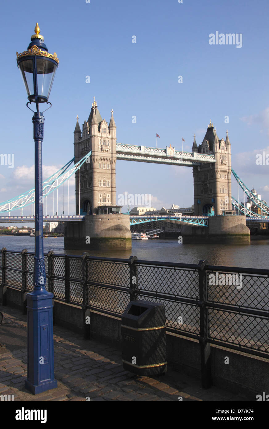 Tower bridge river thames rive nord londres Banque de photographies et ...