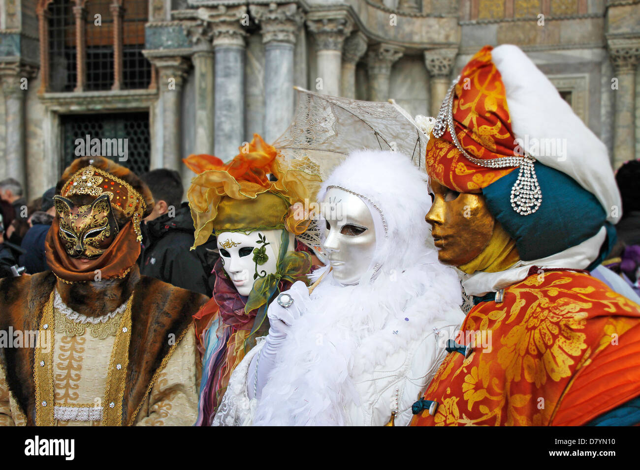 Venise, les masques vénitiens typiques, le plus célèbre carnaval en ...