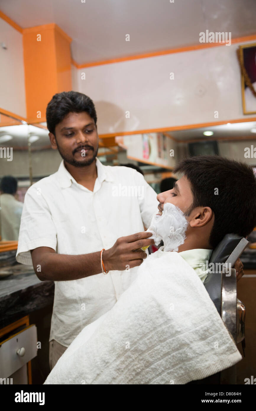 Indian barber india Banque de photographies et d’images à haute ...