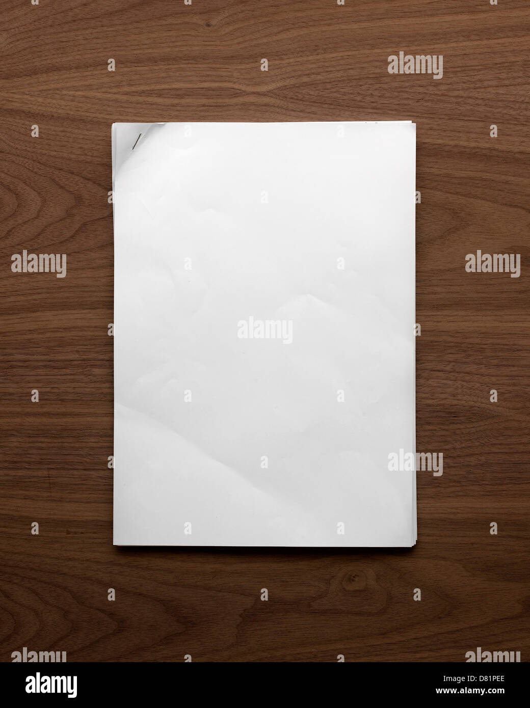 Stapled paper Banque de photographies et d’images à haute résolution ...