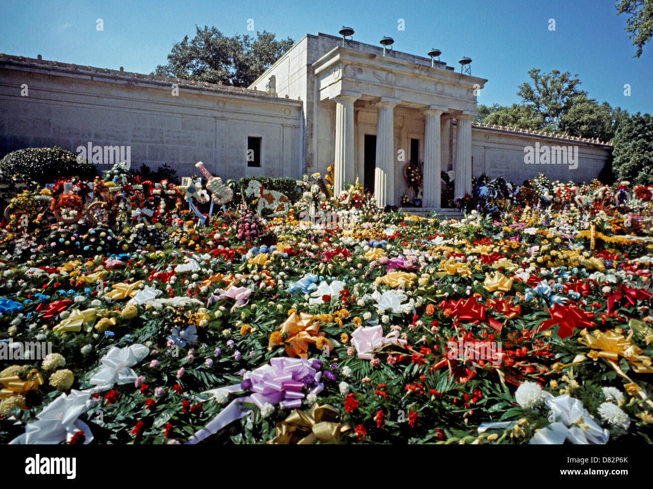 Flowers elvis presley funeral 18th Banque de photographies et d’images ...