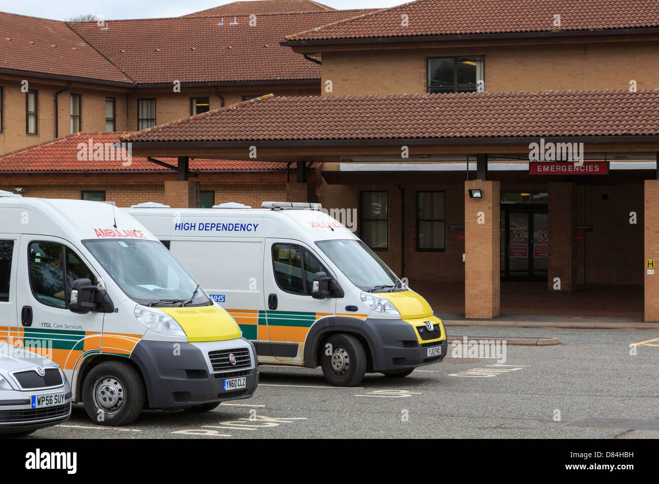 Ambulances faisant la queue en angleterre Banque de photographies et d ...