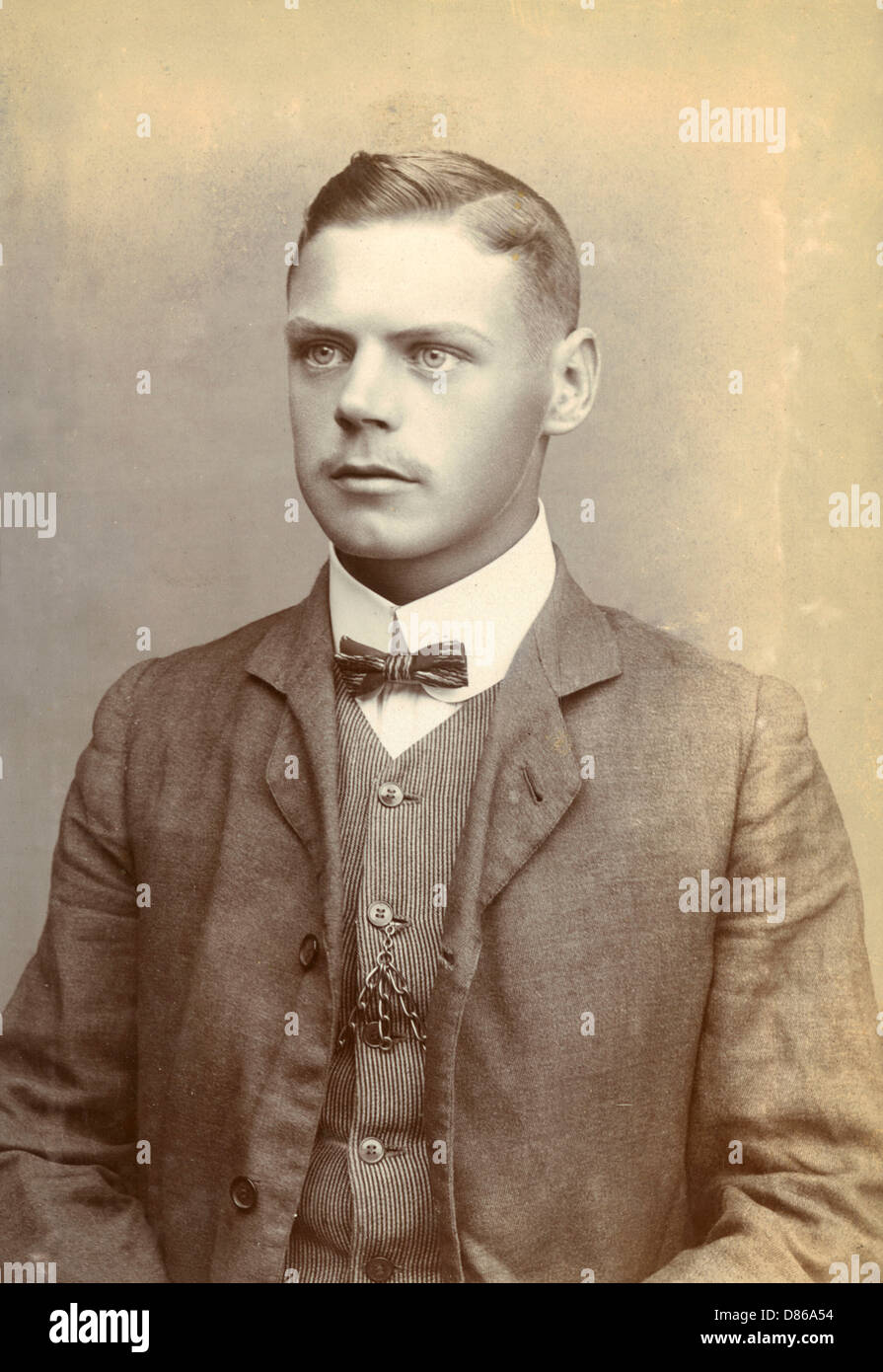 Coiffure des années 1900 jeune homme Banque de photographies et d ...