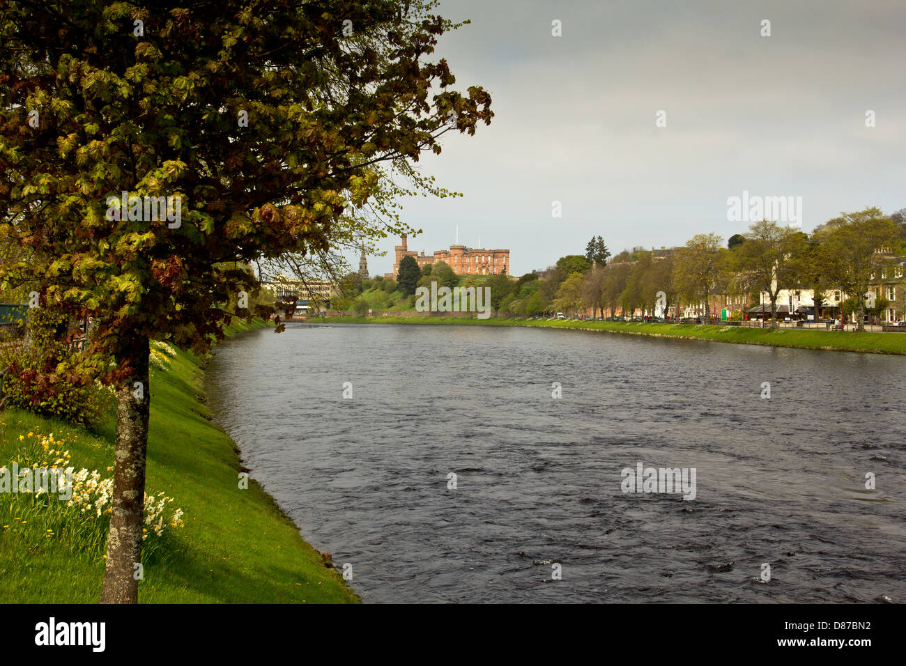 Rivière NESS S'ÉCOULANT DU CHÂTEAU, DANS LE CENTRE-VILLE D'INVERNESS ...