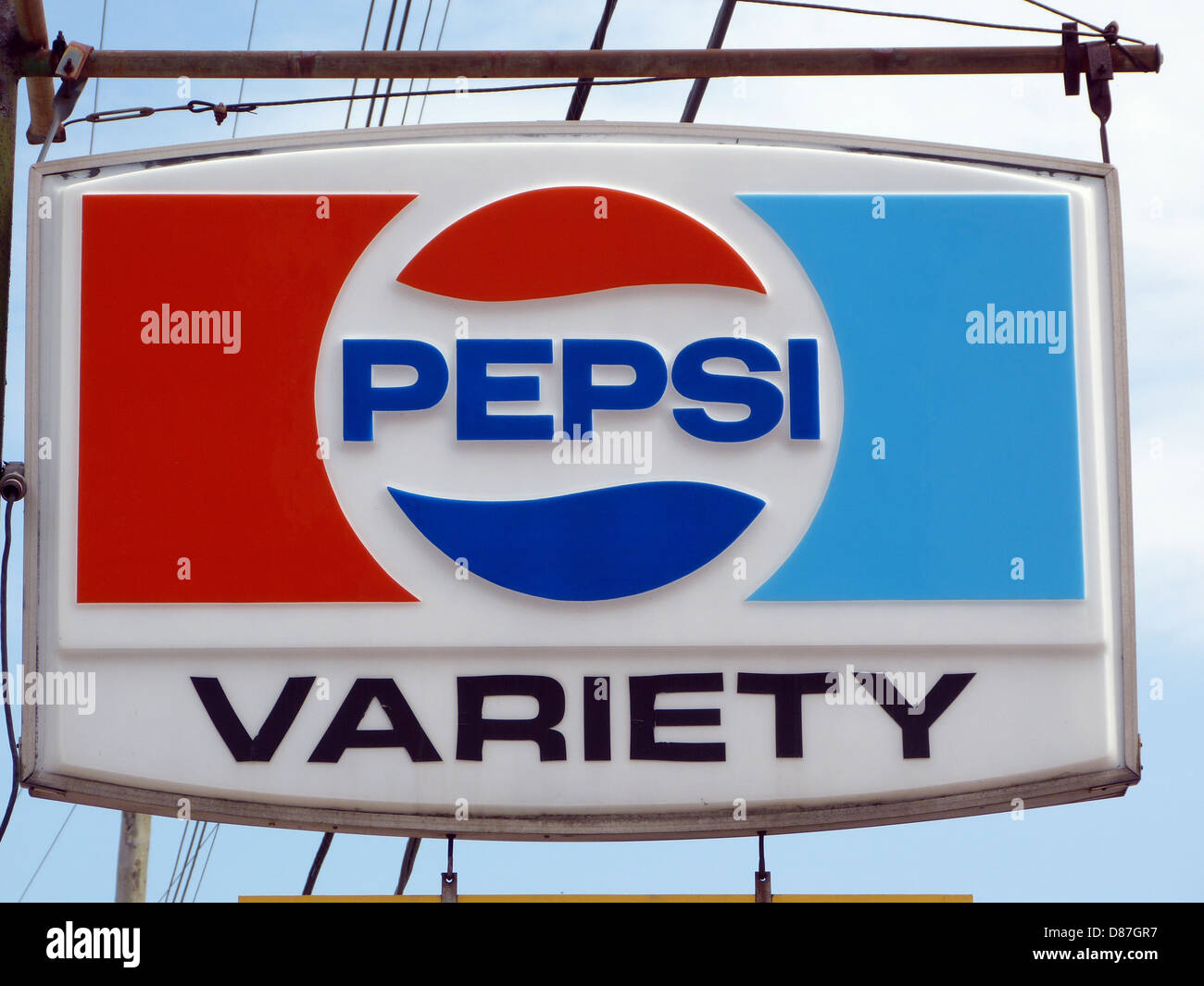 Une vieille enseigne publicitaire Pepsi Cola éclairé à l'extérieur d'un ...