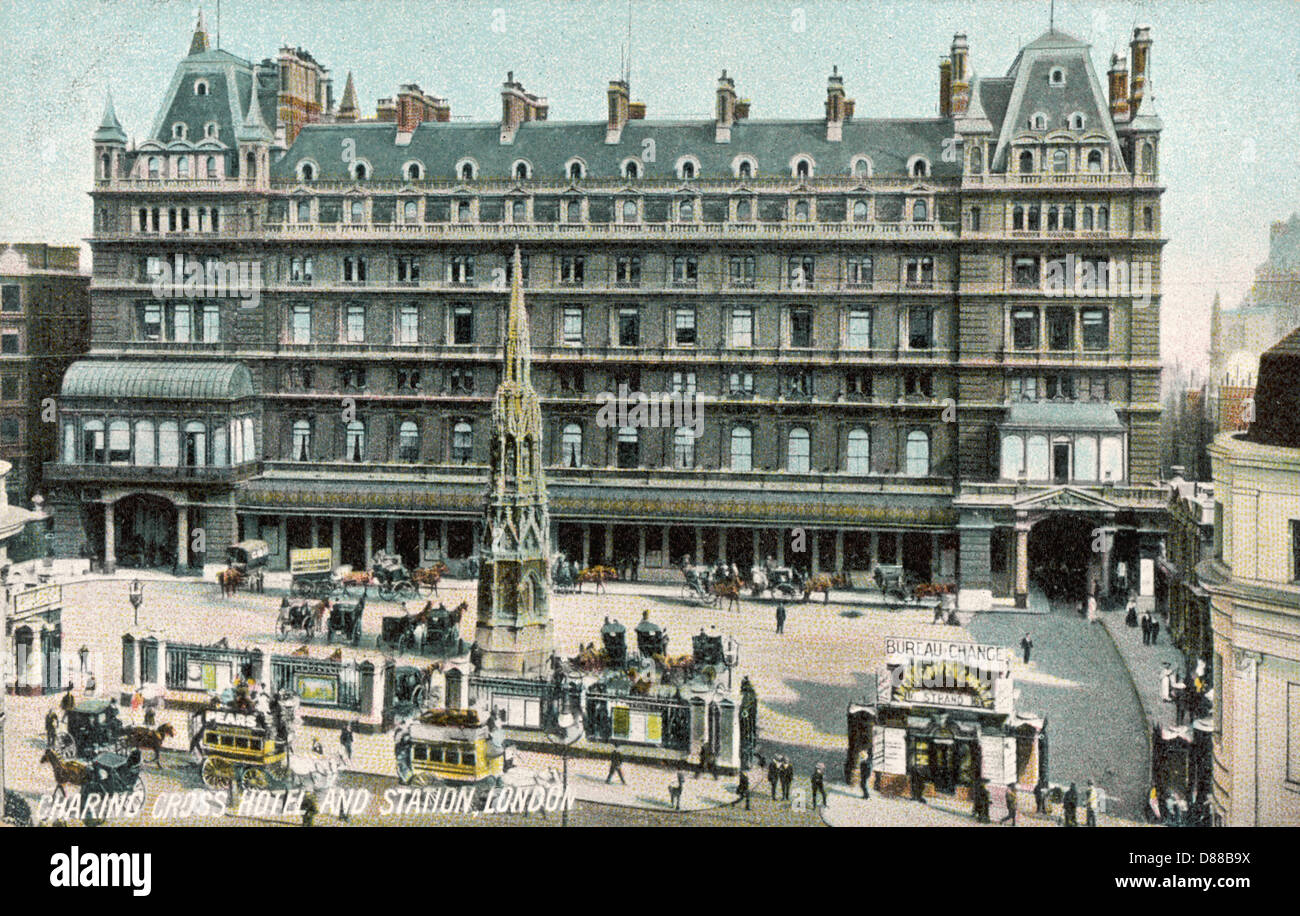 Passagers arrivant en gare de charing cross Banque de photographies et ...