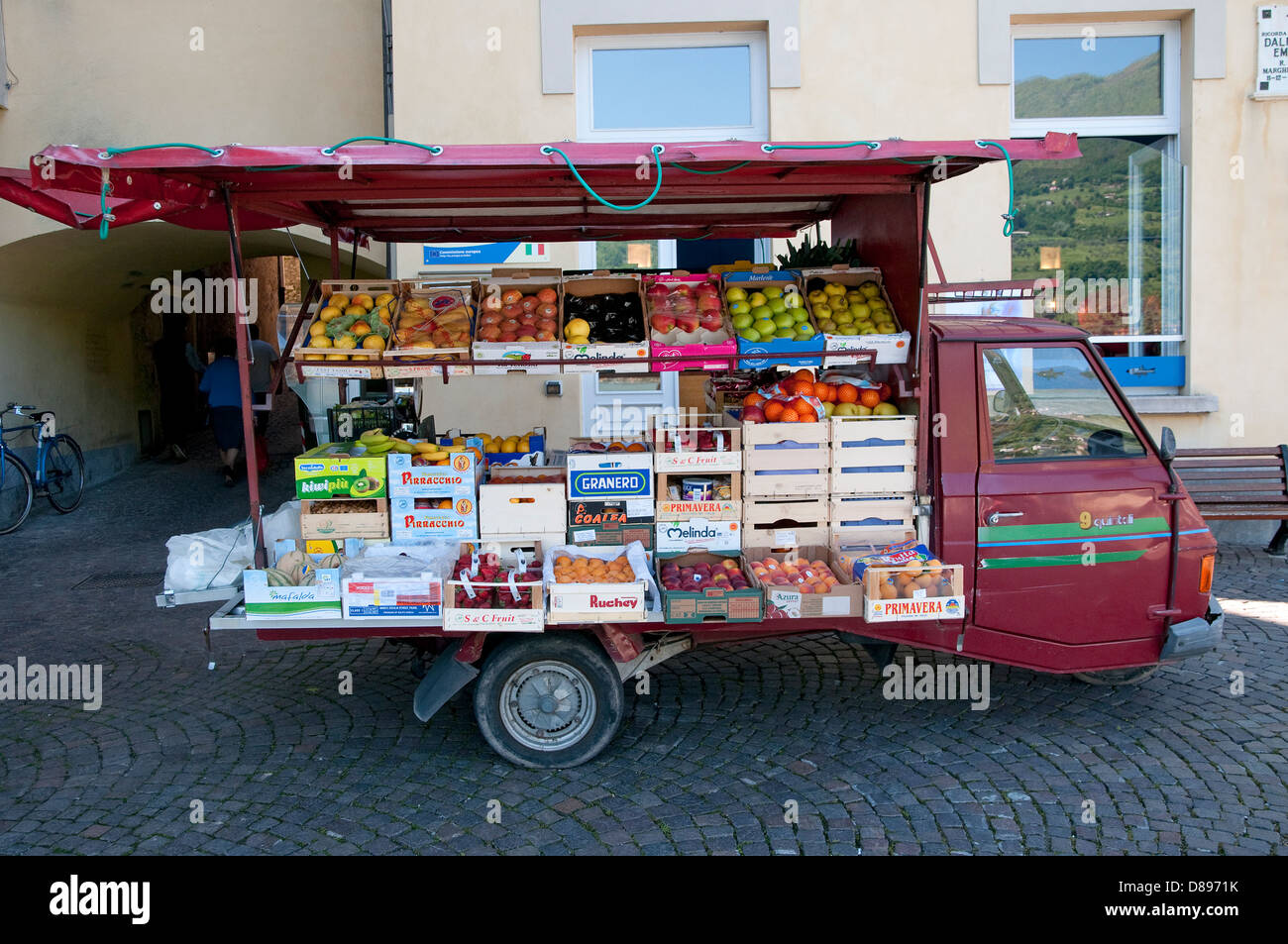Fruit and vegetable truck Banque de photographies et d’images à haute ...