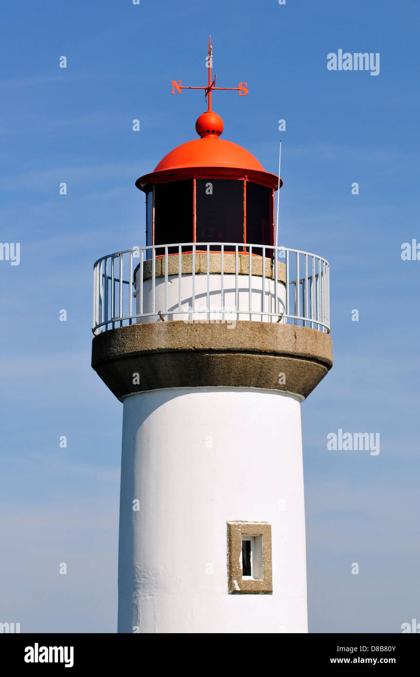 Phare rouge gros plan de Le Palais à Belle Ile en France sur fond de ...