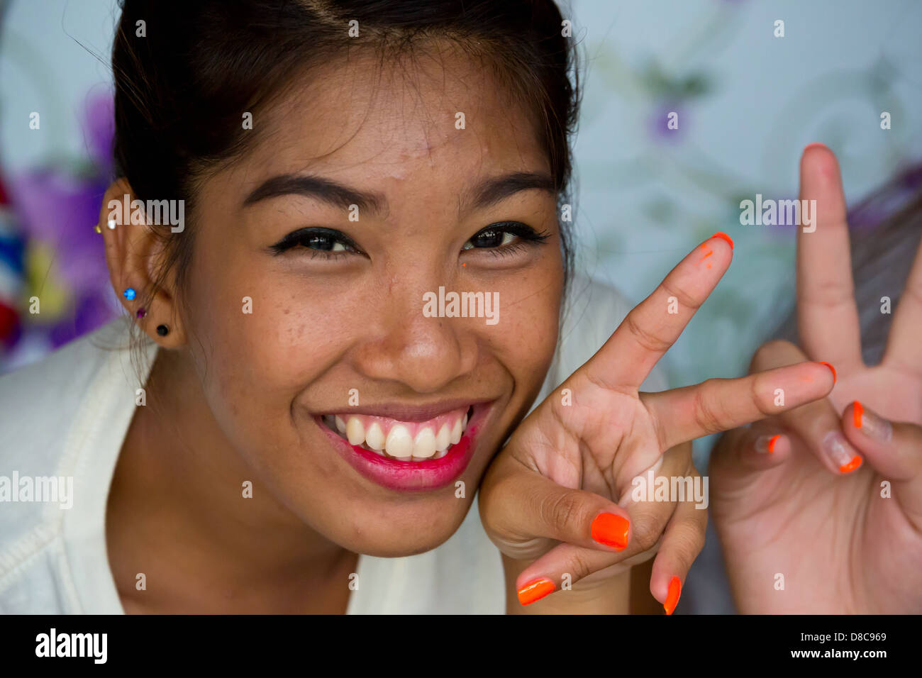 Young Thai Girl Smiling Patong Banque De Photographies Et Dimages à