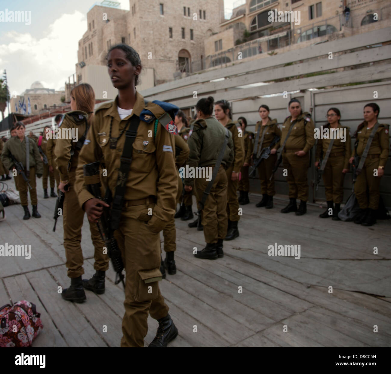 Female soldiers in jerusalem israel Banque de photographies et d’images ...