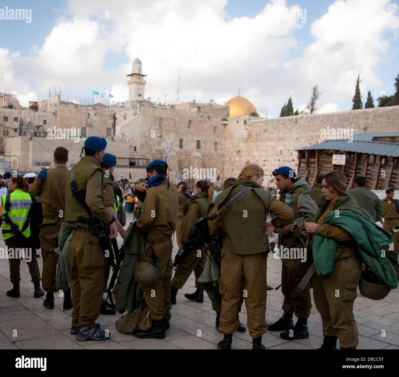Female soldiers in jerusalem israel Banque de photographies et d’images ...