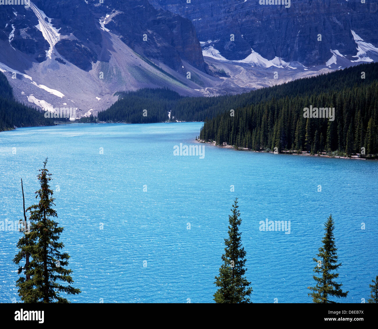 Le lac Moraine (un lac d'origine glaciaire), Banff National Park, Alberta, Canada Photo Stock ...