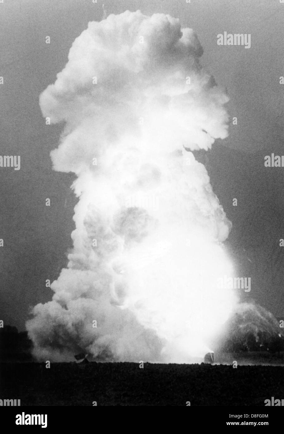 Explosion De Bombe Atomique Banque d'image et photos - Alamy