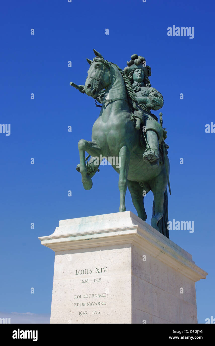 Statue louis xiv paris Banque de photographies et d’images à haute ...