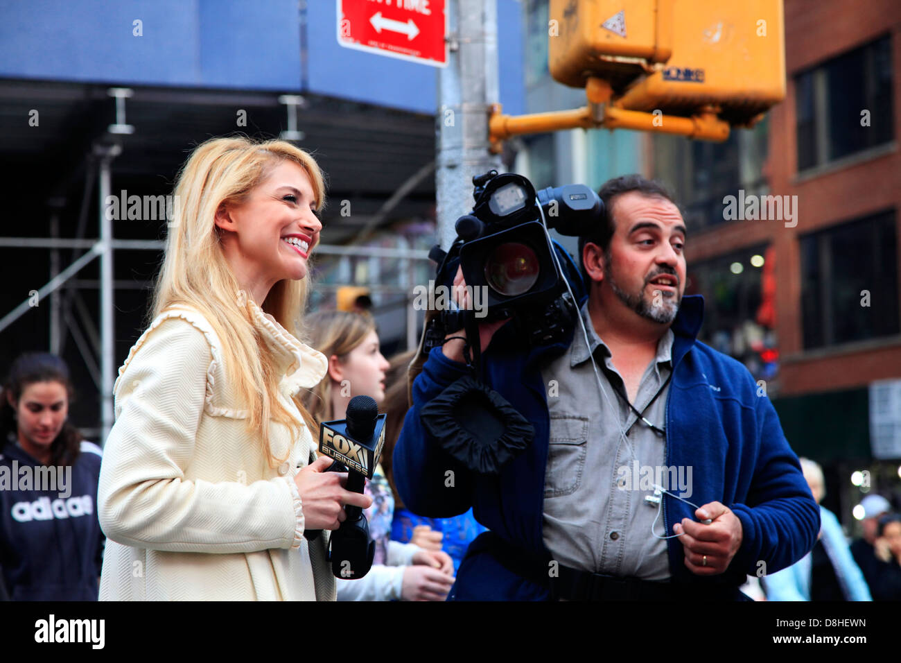 Television reporter interview on street Banque de photographies et d ...