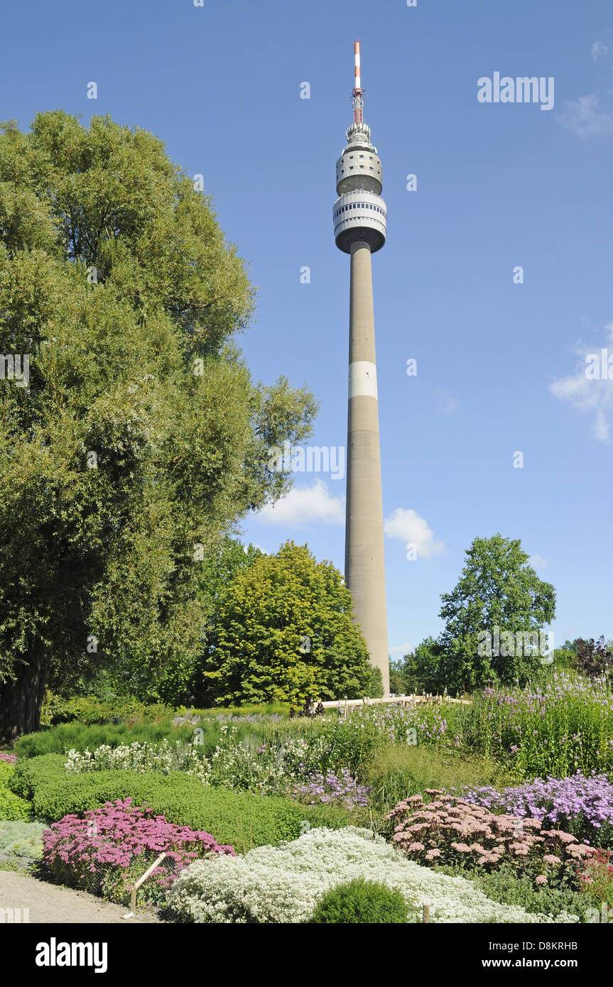 Westfalenpark avec florianturm Banque de photographies et d’images à ...