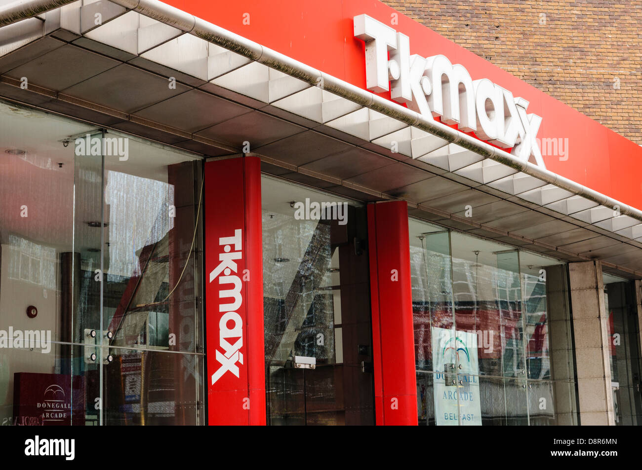 Tk maxx shop entrance Banque de photographies et d’images à haute ...