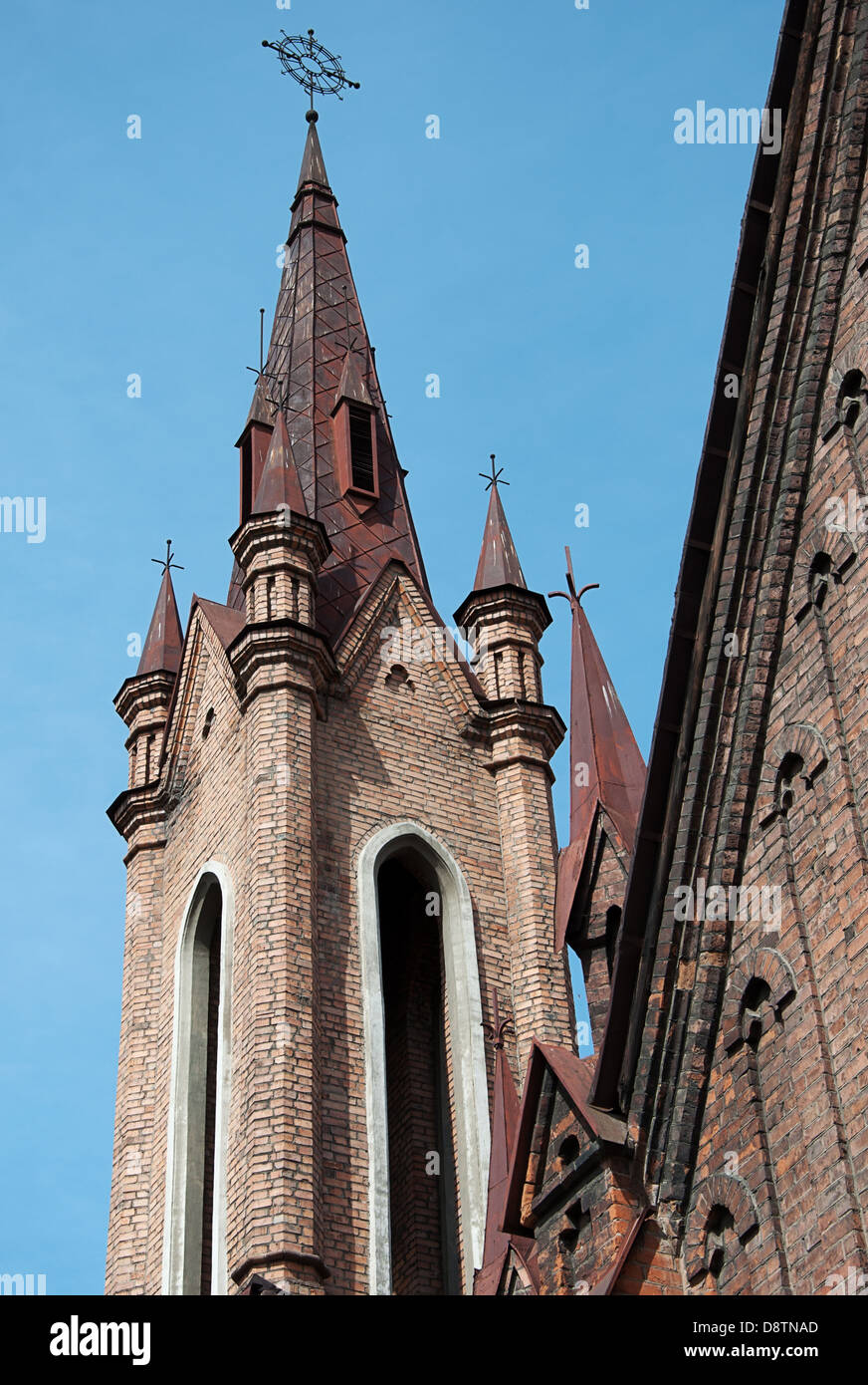 église de brique rouge france Banque de photographies et d’images à ...