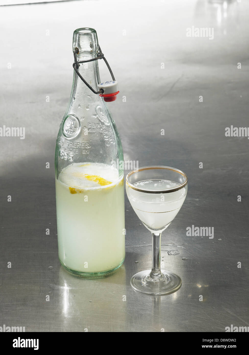 Bouteille de limonade Banque de photographies et d’images à haute ...