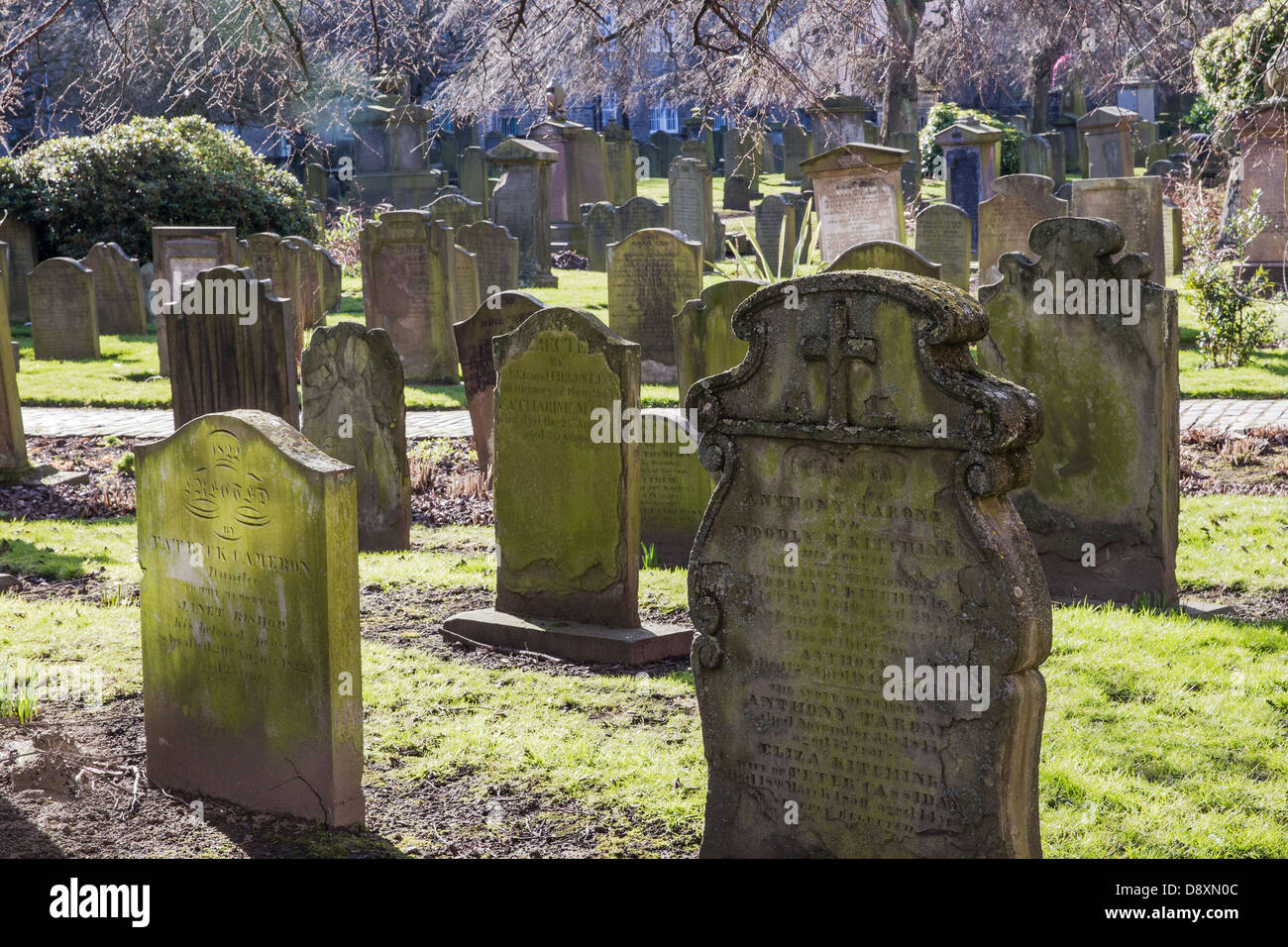 Vieille tombe pierre tombale cimetière cimetière pierre uk Photo Stock ...
