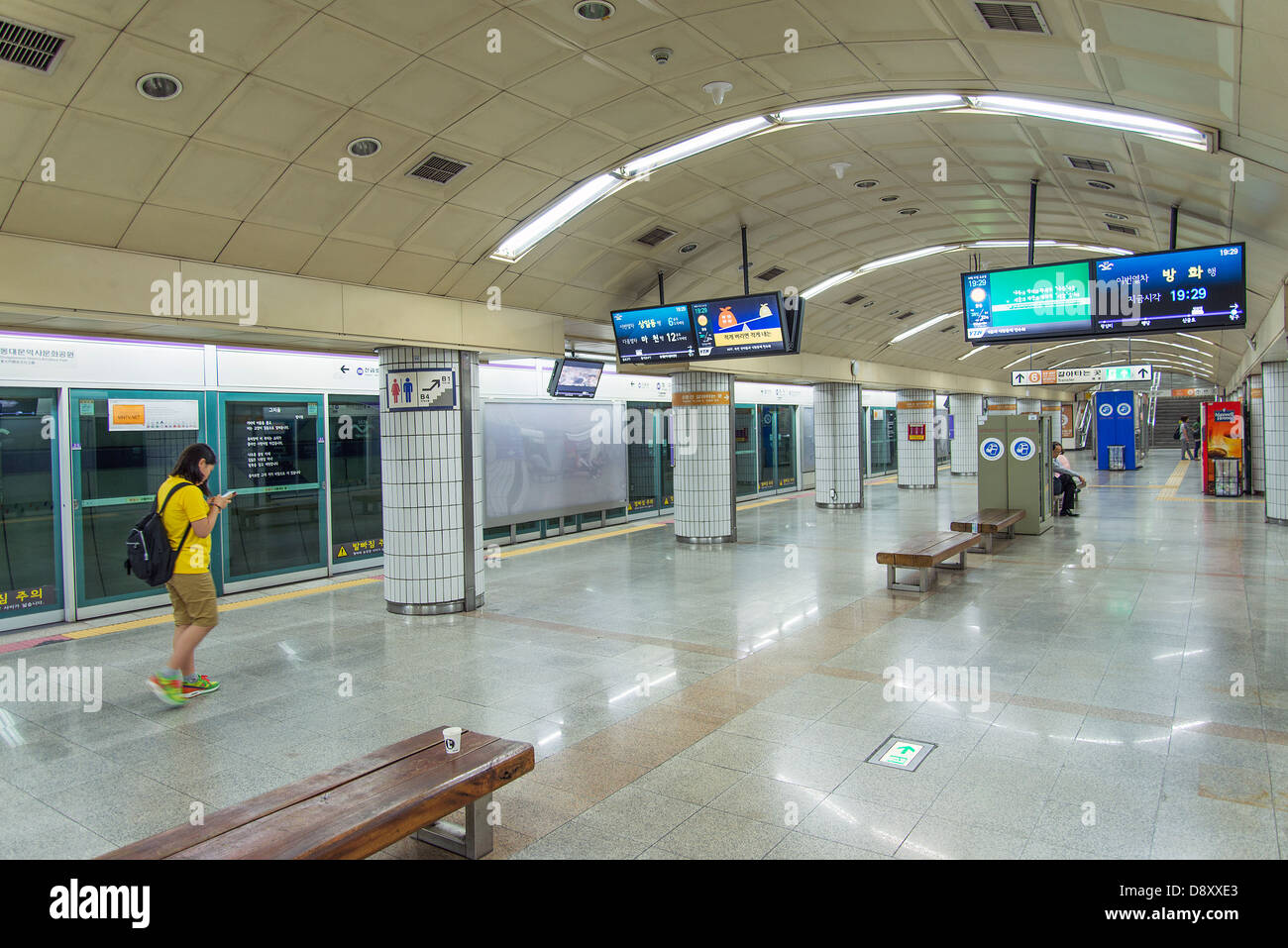 L'intérieur de la station de métro de Séoul en Corée du Sud Photo Stock ...