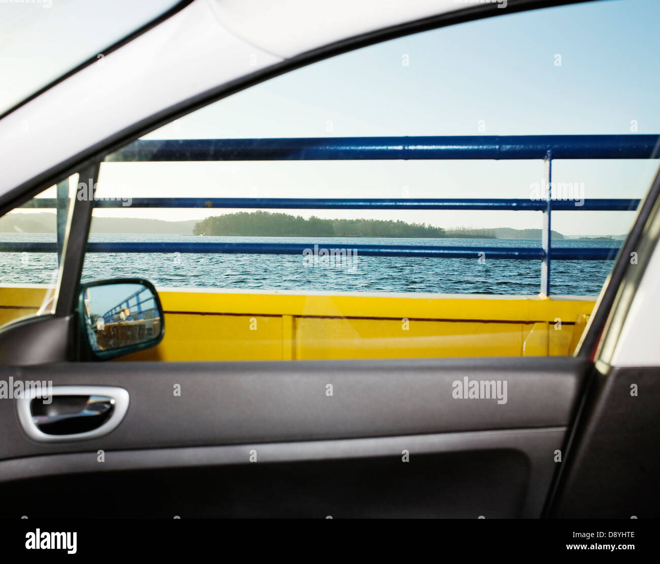 Voitures sur un ferry Banque de photographies et d’images à haute ...