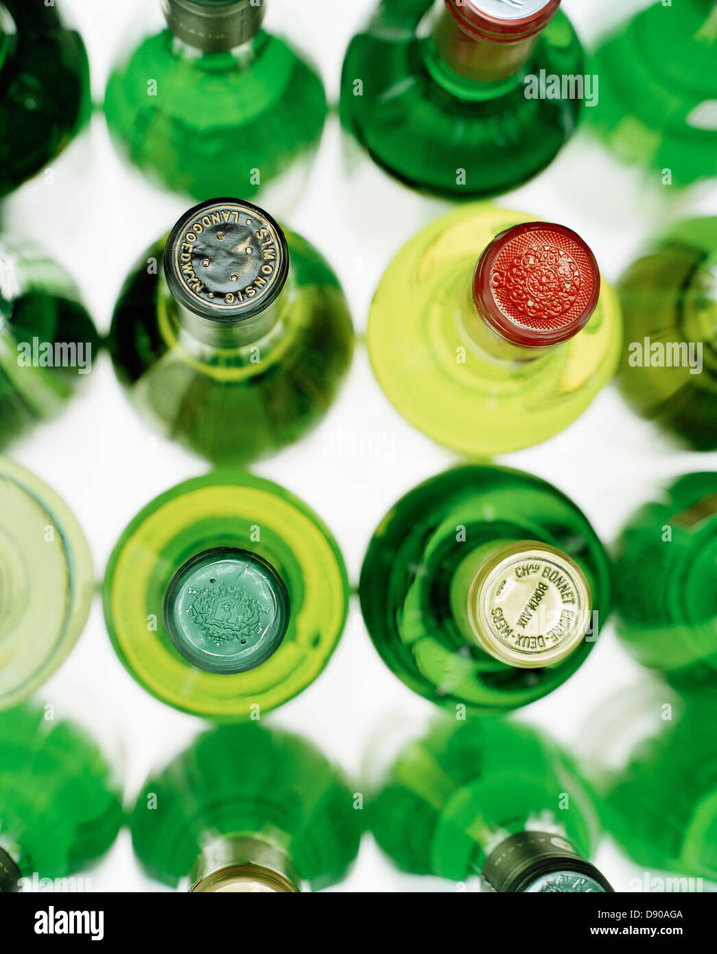 Bouteilles de vin vert Banque de photographies et d’images à haute ...