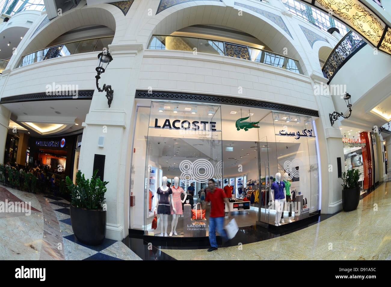Lacoste boutique centre commercial Mall of the Emirates DUBAI EMIRATS ARABES UNIS Photo Stock Alamy