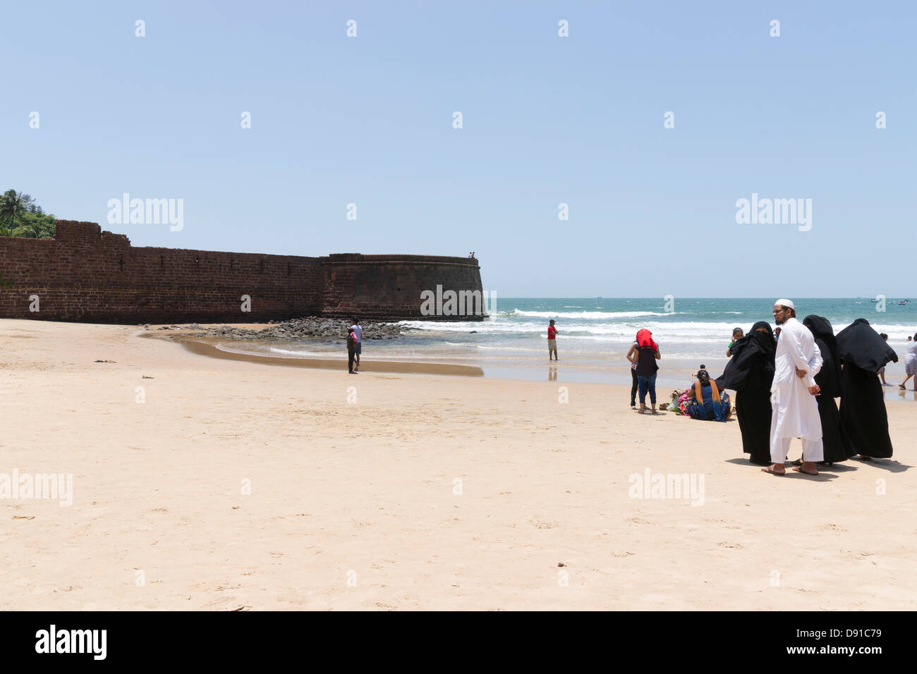 Burqas sur la plage Banque de photographies et d’images à haute ...