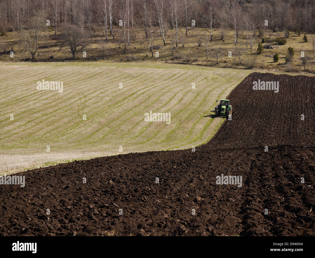 Champ de labour de tracteur Banque de photographies et d’images à haute ...