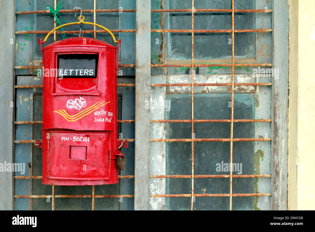 Indian post box Banque de photographies et d’images à haute résolution ...
