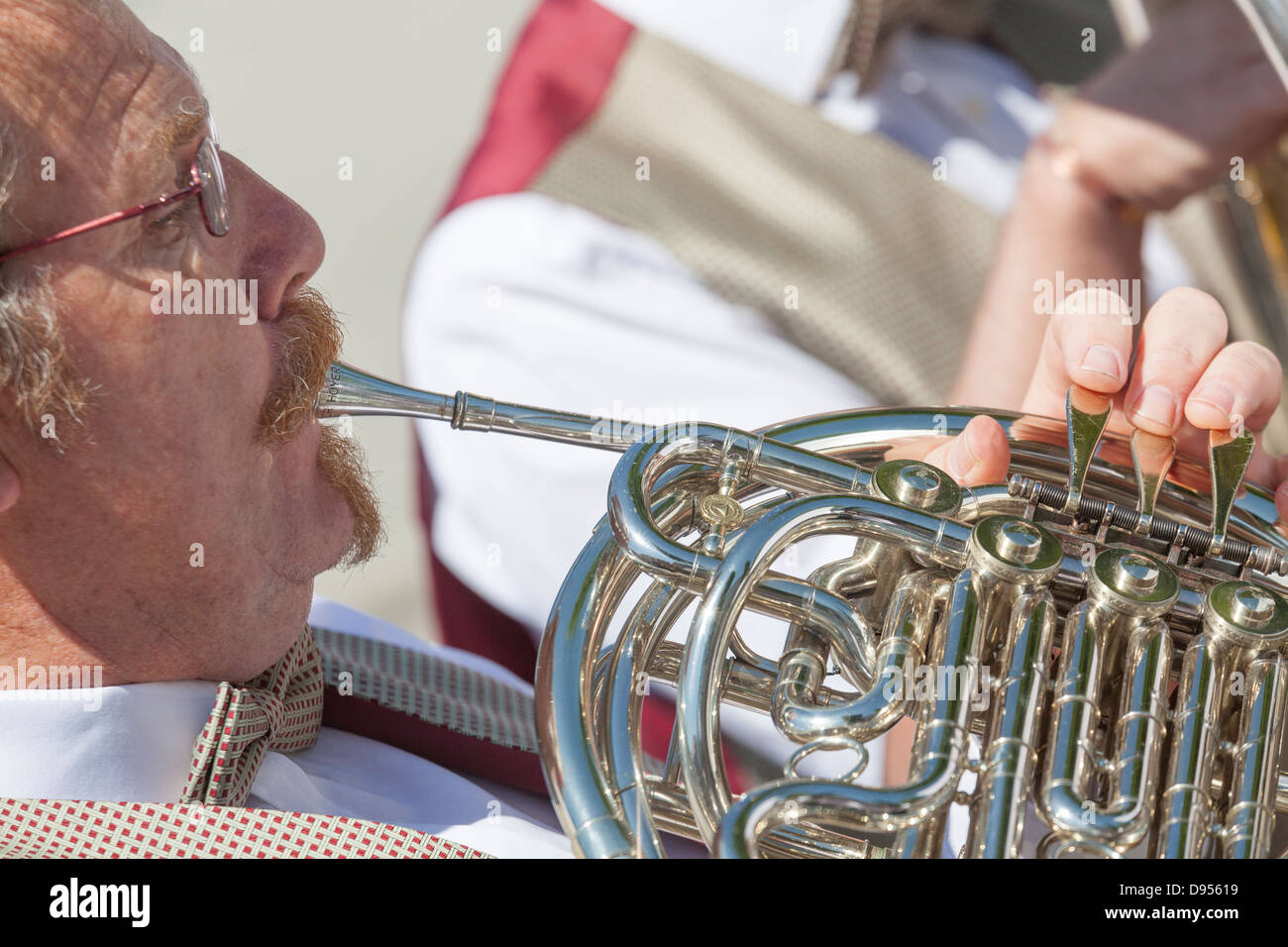 Joueur de cor français Banque de photographies et d’images à haute ...