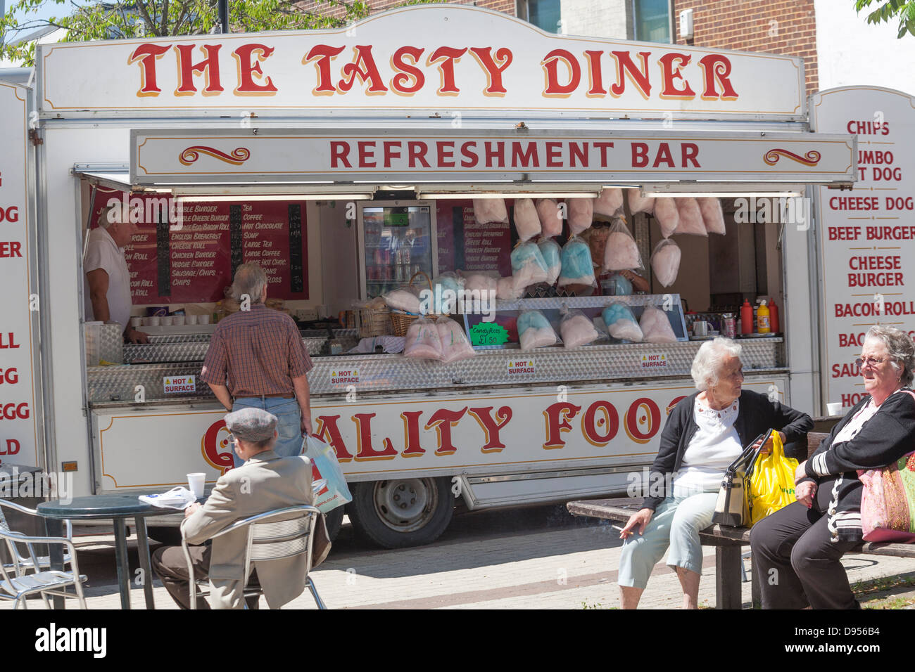 Mobile fast food stall Banque de photographies et d’images à haute ...