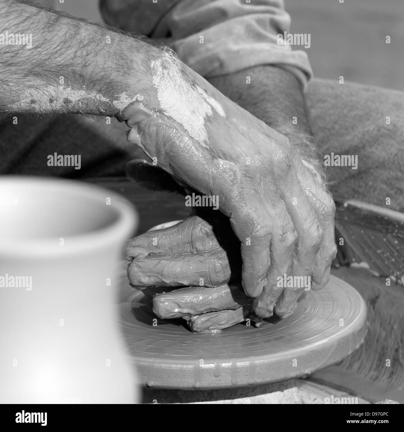 Mains de potier Banque d'images noir et blanc - Alamy