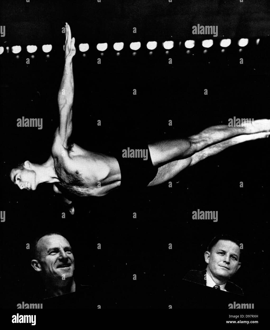 Nageuse plongeon vintage Banque d'images noir et blanc - Alamy