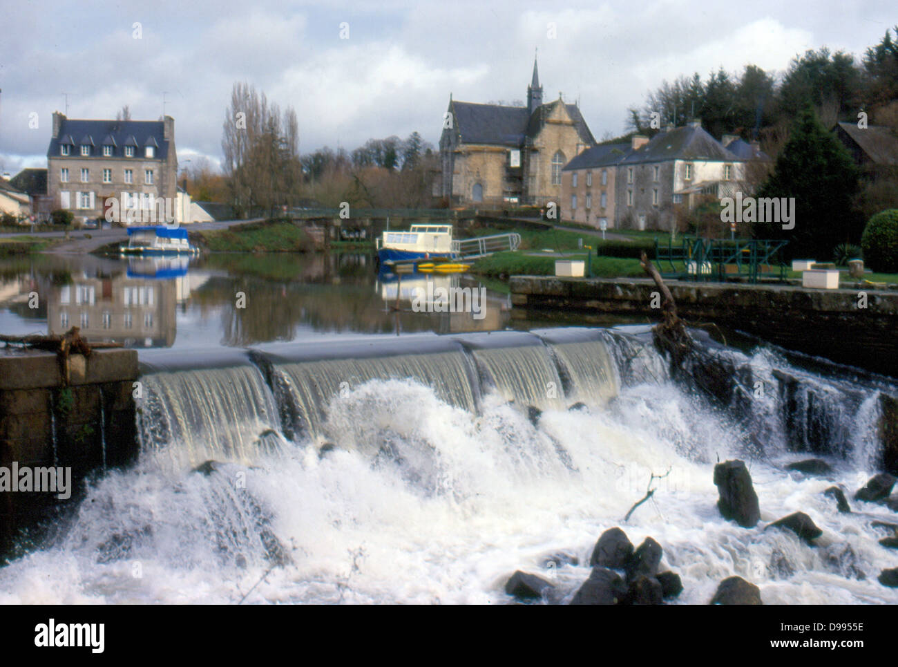 France, Bretagne. Rohan, chapelle de la rivière et Brest Photo Stock ...