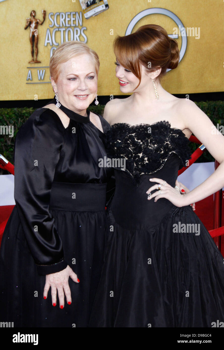 Emma stone and mother Banque de photographies et d’images à haute ...