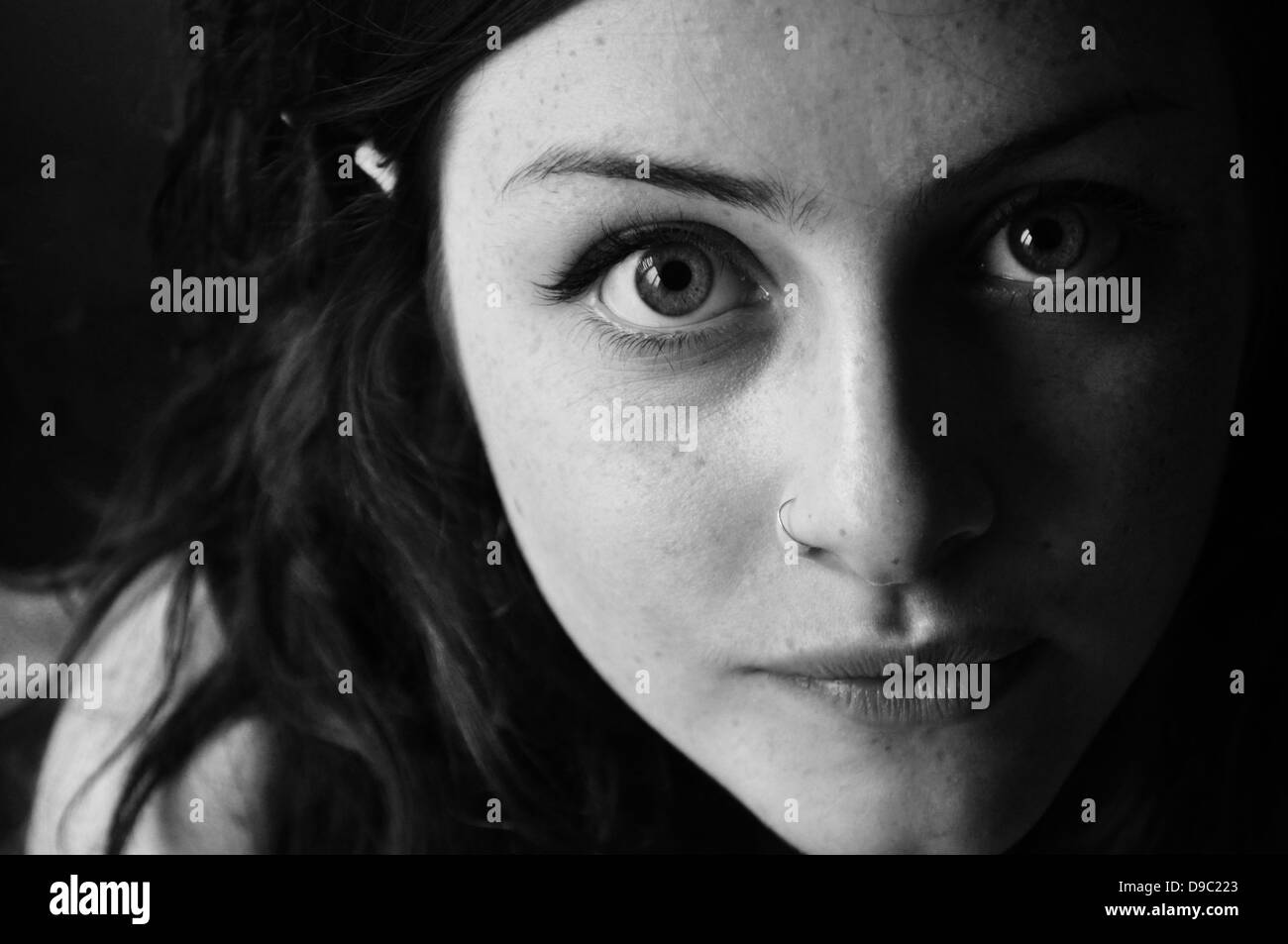 Taches De Rousseur Et Bleu Banque Dimages Noir Et Blanc Alamy