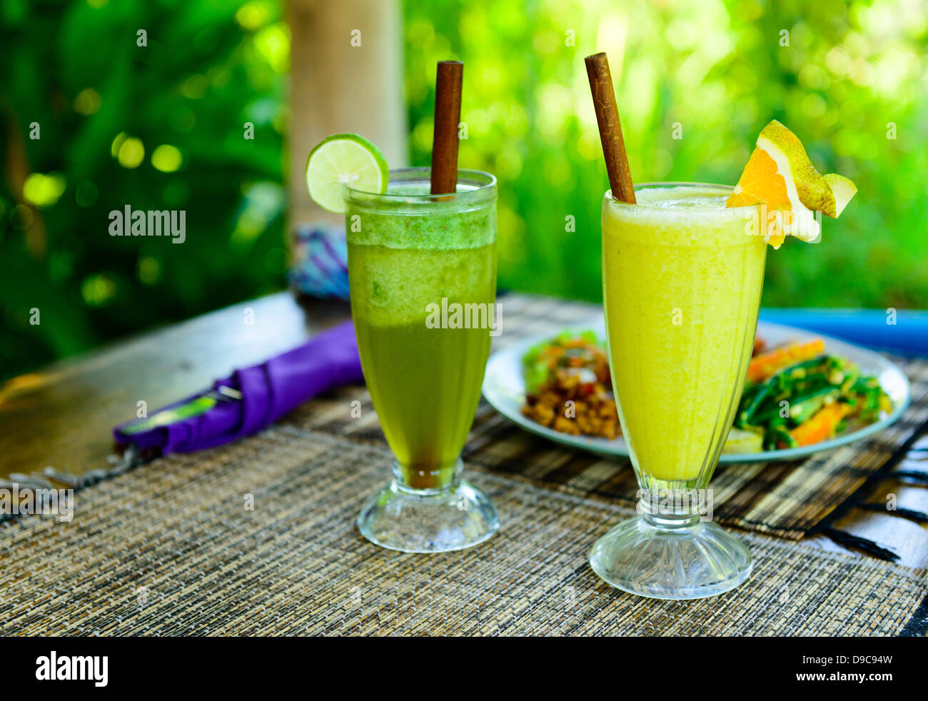 Des boissons biologiques sains avec des aliments traditionnels de Bali ...