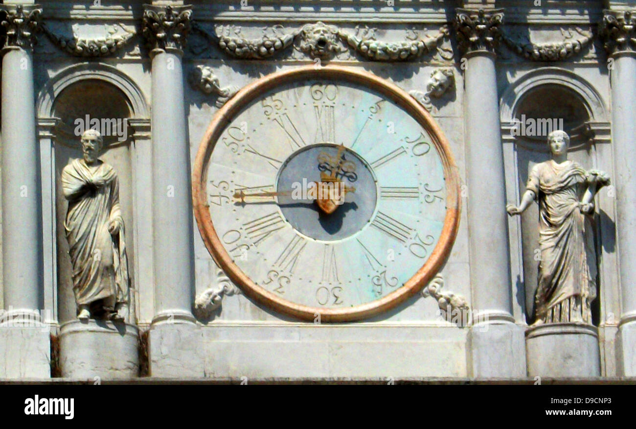Détail de la cour intérieure du palais des Doges, Venise. Construit en ...