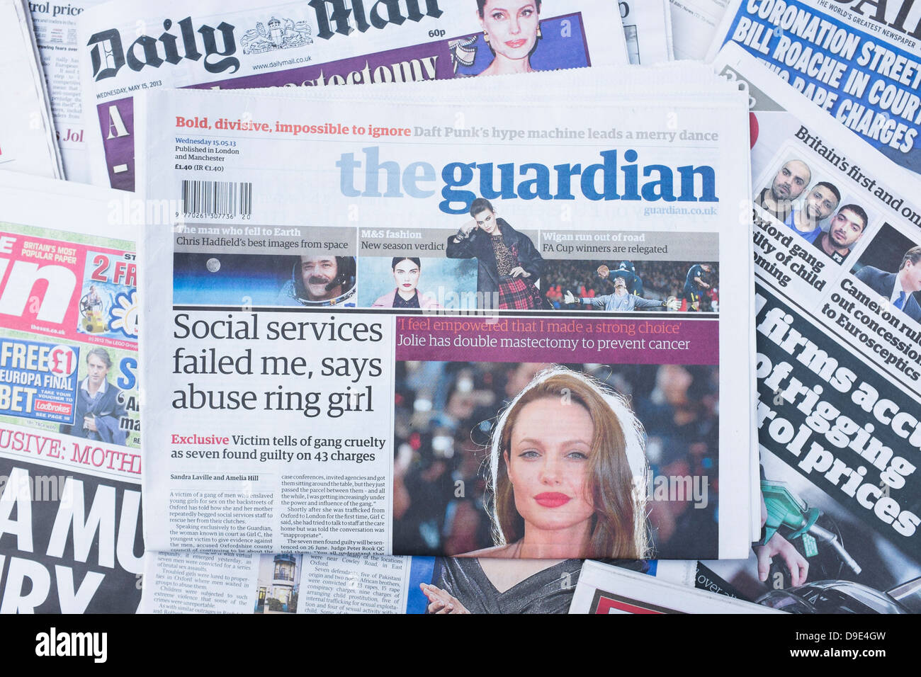 Newspaper headlines broadsheet Banque de photographies et d’images à ...