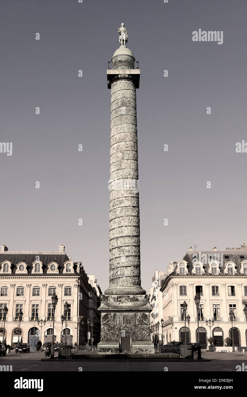 La colonne Vendôme avec statue de Napoléon Bonaparte, créée pour ...
