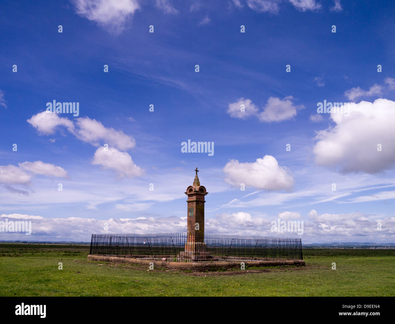 Monument à Edouard 1er 'longshanks' qui est mort sur la plaine de ...