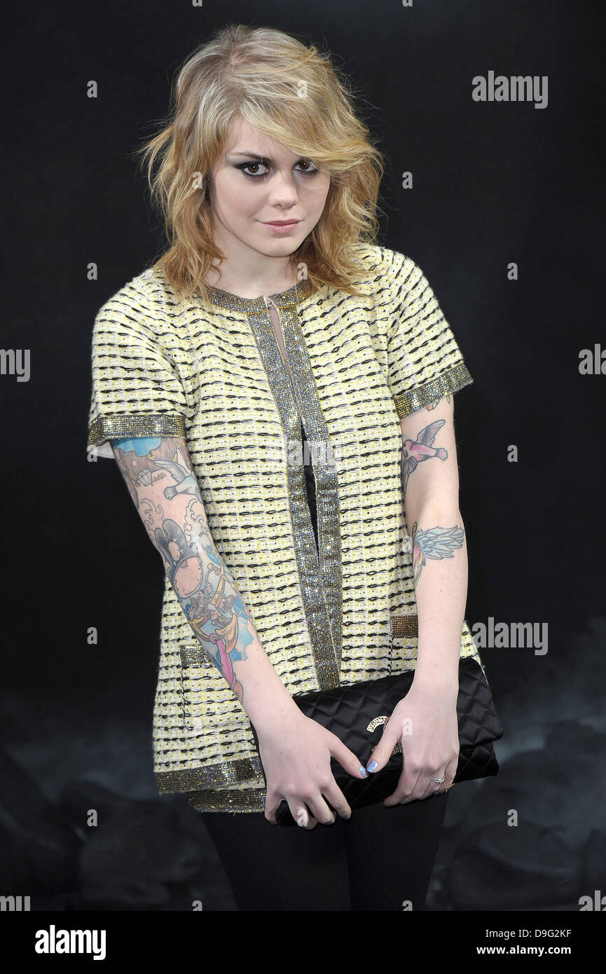 Béatrice Martin aka Coeur de pirate Paris Fashion Week Prêt-à-Porter ...
