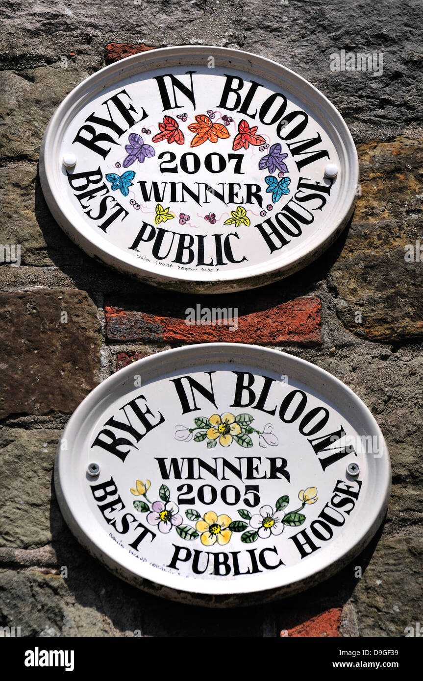 Plaques dans le mur Banque de photographies et d’images à haute ...