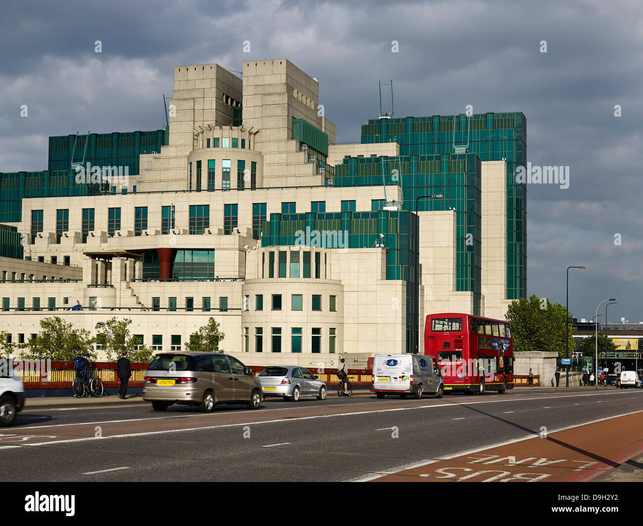 The mi5 building Banque de photographies et d’images à haute résolution ...