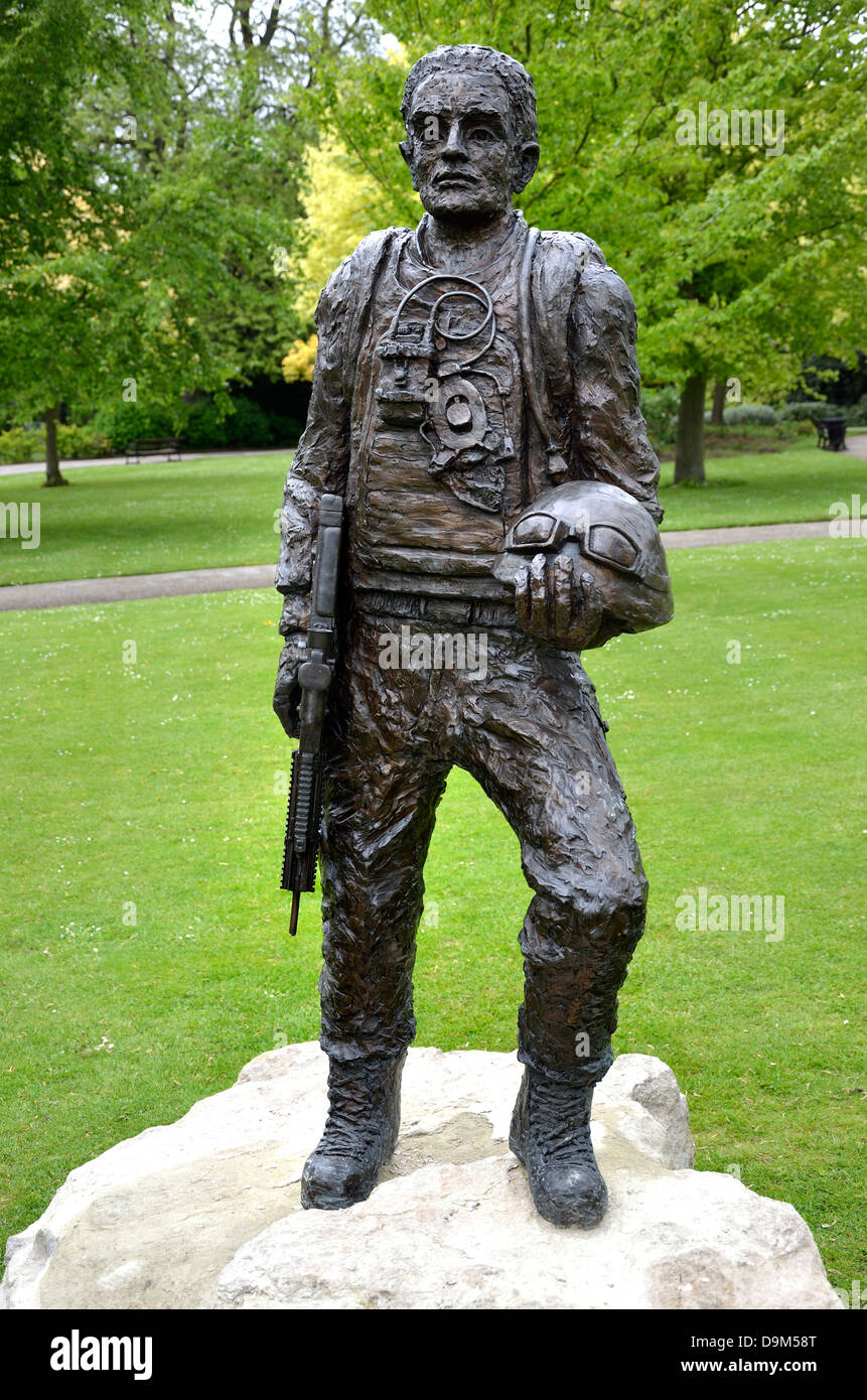 Bronze statue of soldier Banque de photographies et d’images à haute ...