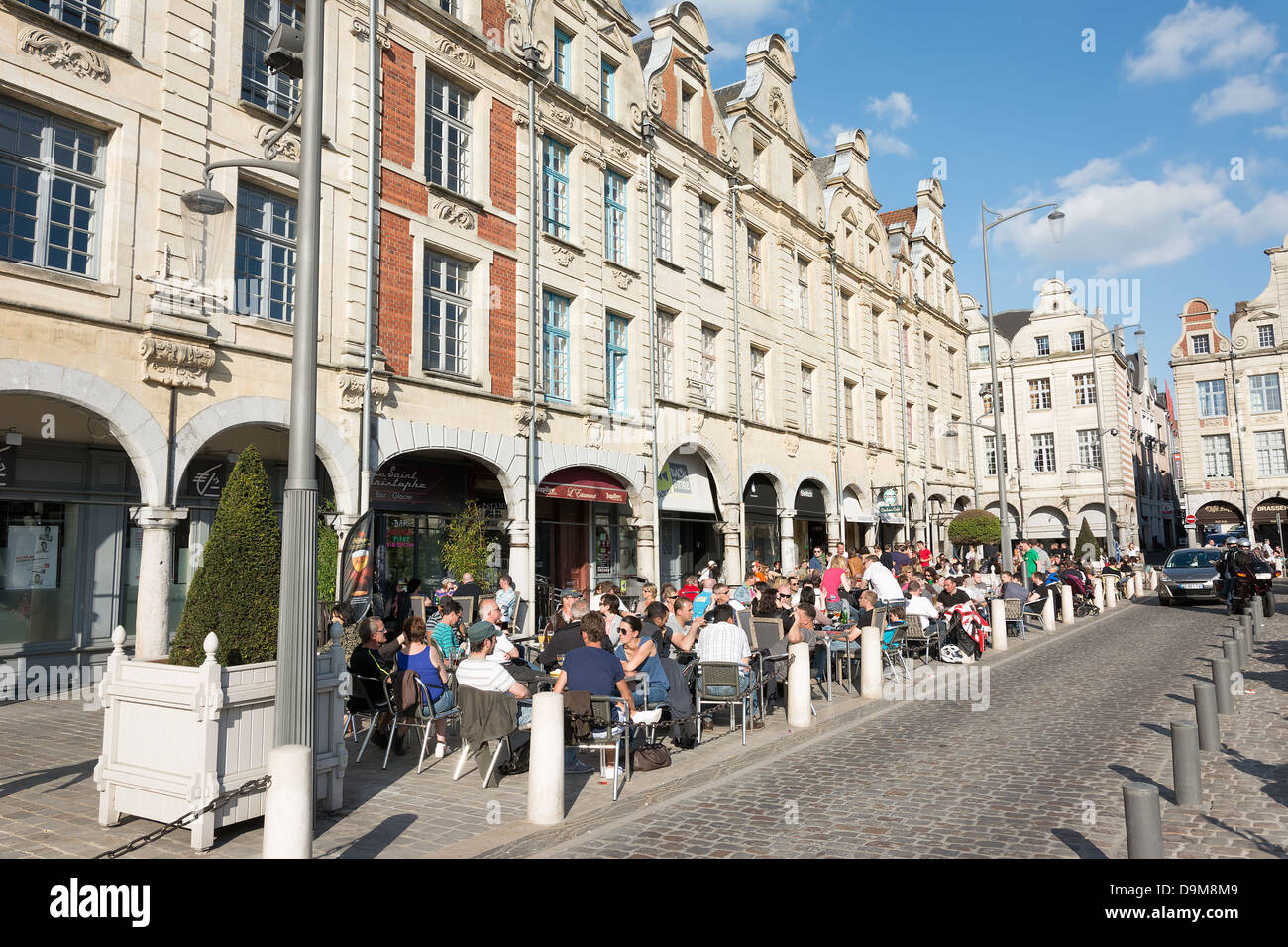 La Grande Place d'Arras. Célèbre pour son architecture de style flamand ...