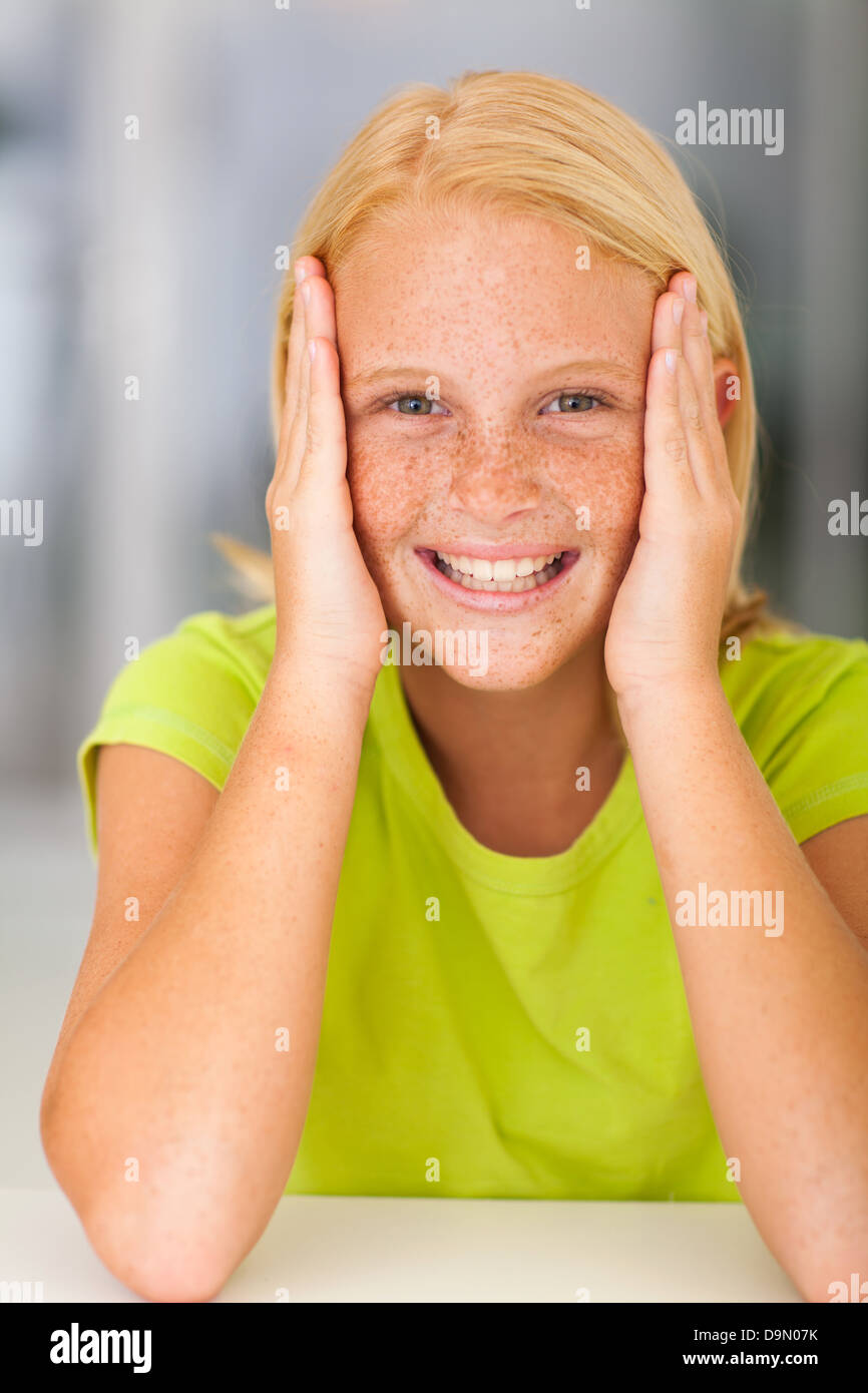 Pre Teen Girl Blond Smile Banque De Photographies Et Dimages à Haute