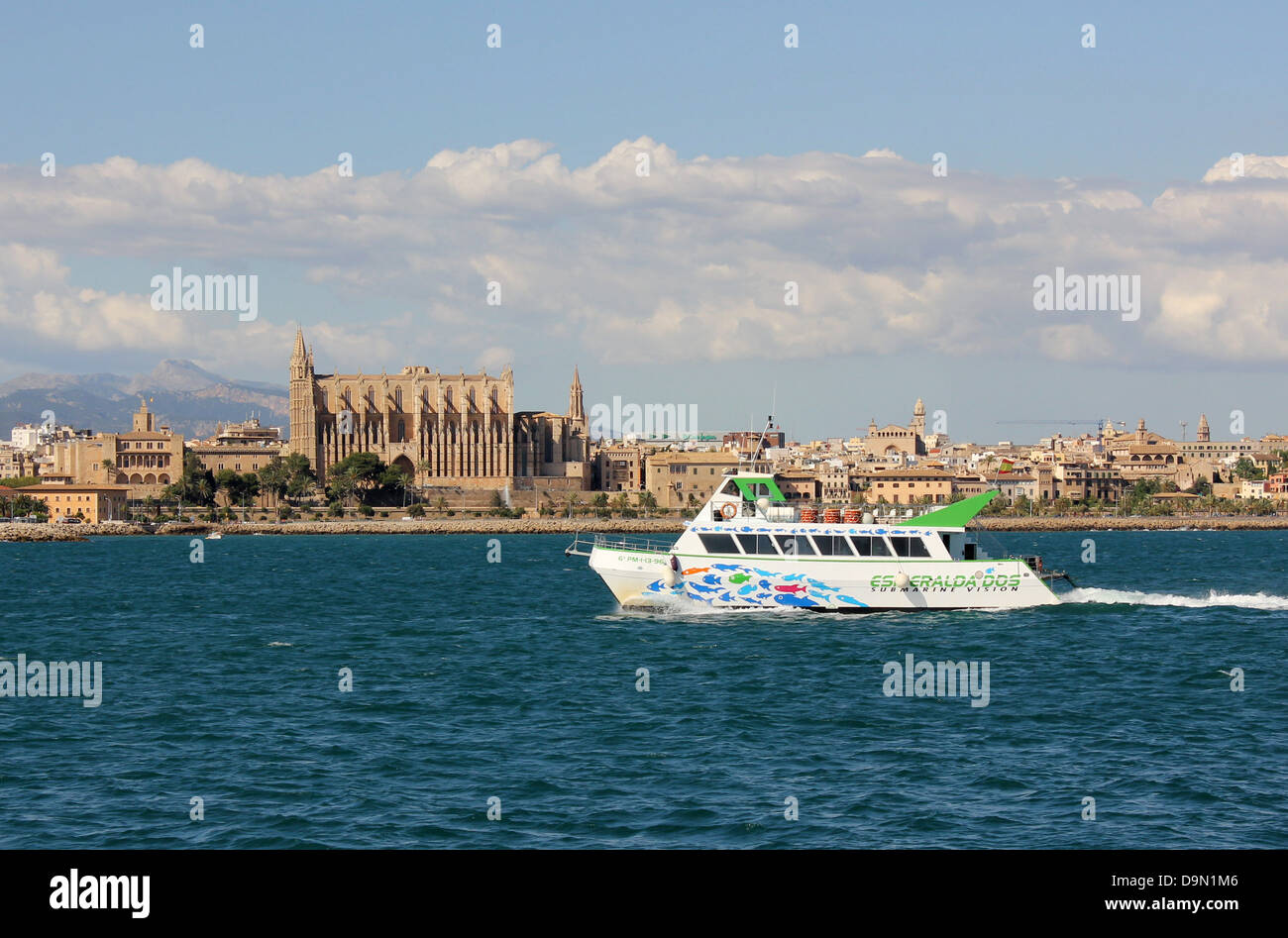 Bateau d'excursion touristique retour passé historique de Palma ...
